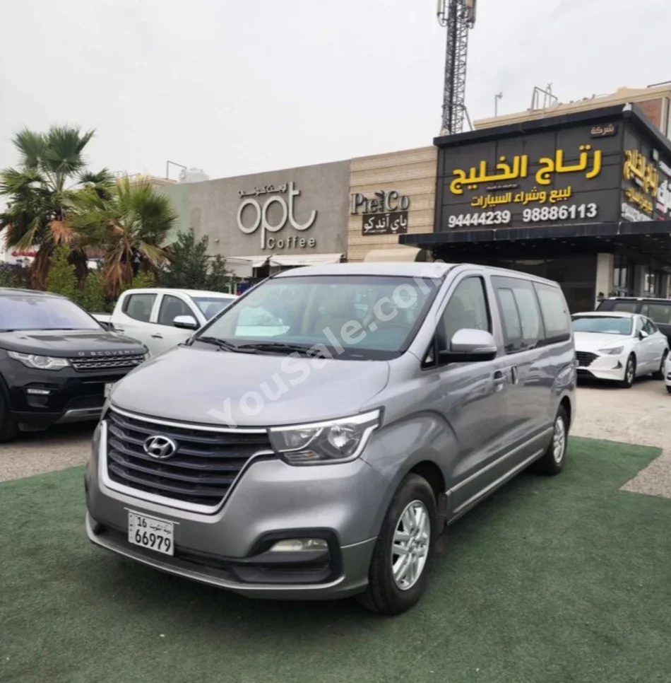 Hyundai Van H1 Bronze 2019 For Sale in Kuwait